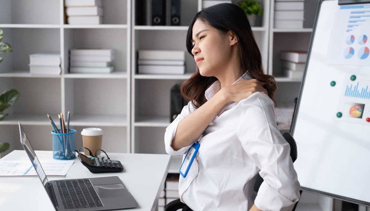 Preventing Shoulder Pain at Desk with Workstation Ergonomics